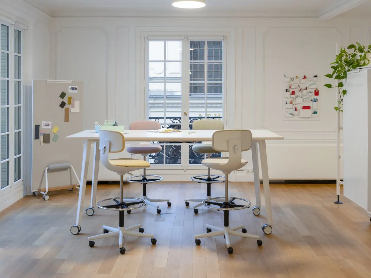 Vitra Rookie High Chair - Office Chairs UK